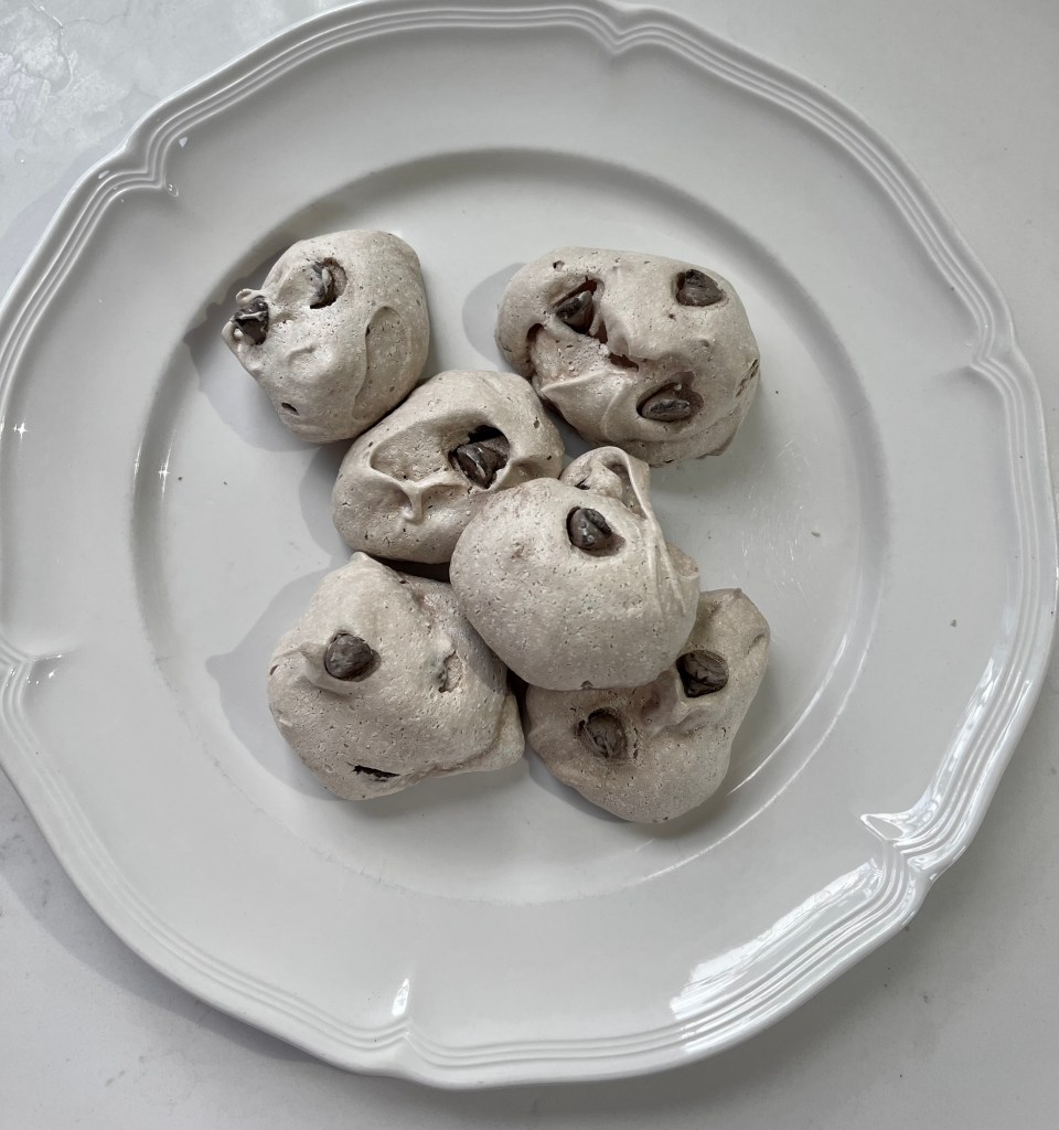 Chocolate Chip Meringue Teardrop Cookies - Everyday Lillie